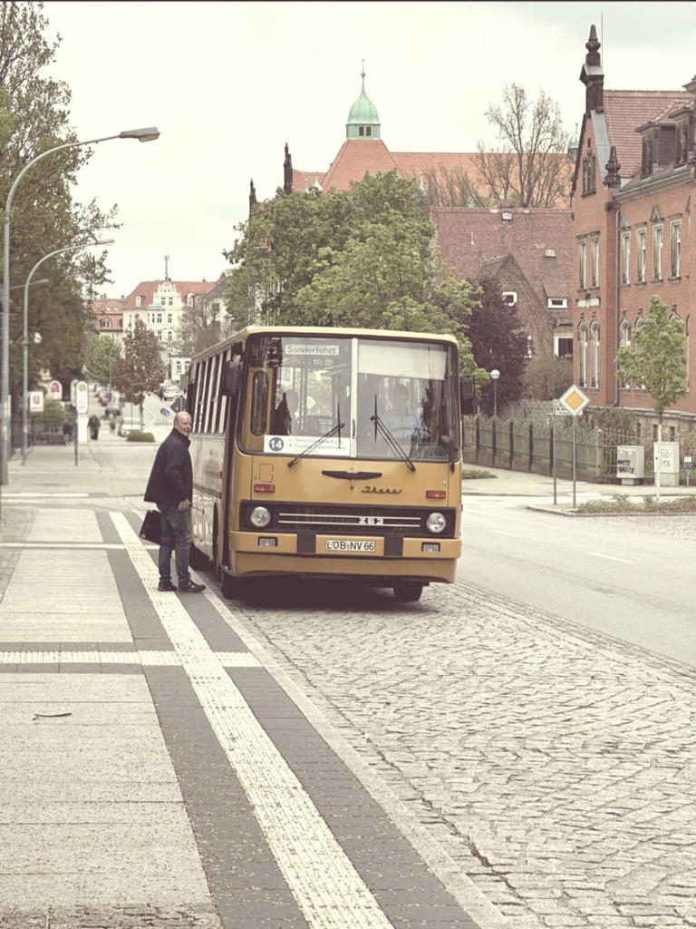 Mit Ikarus-Bussen und Dampfloks: Verkehrsverbund Zvon feiert Jubiläum ...