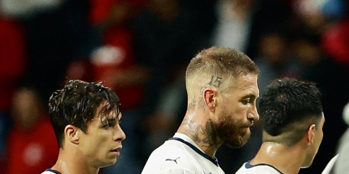 Sergio Ramos lanza un penalti a lo Panenka ¡y lo falla!