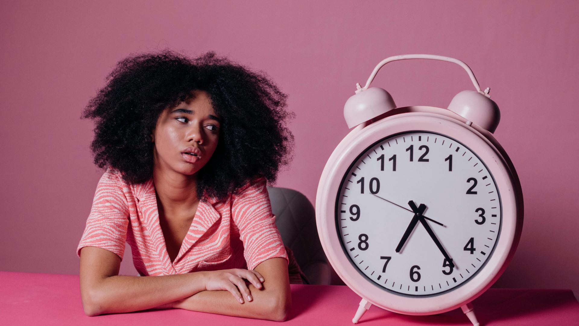 This is the exact time you should wake up to be happier, according to ...