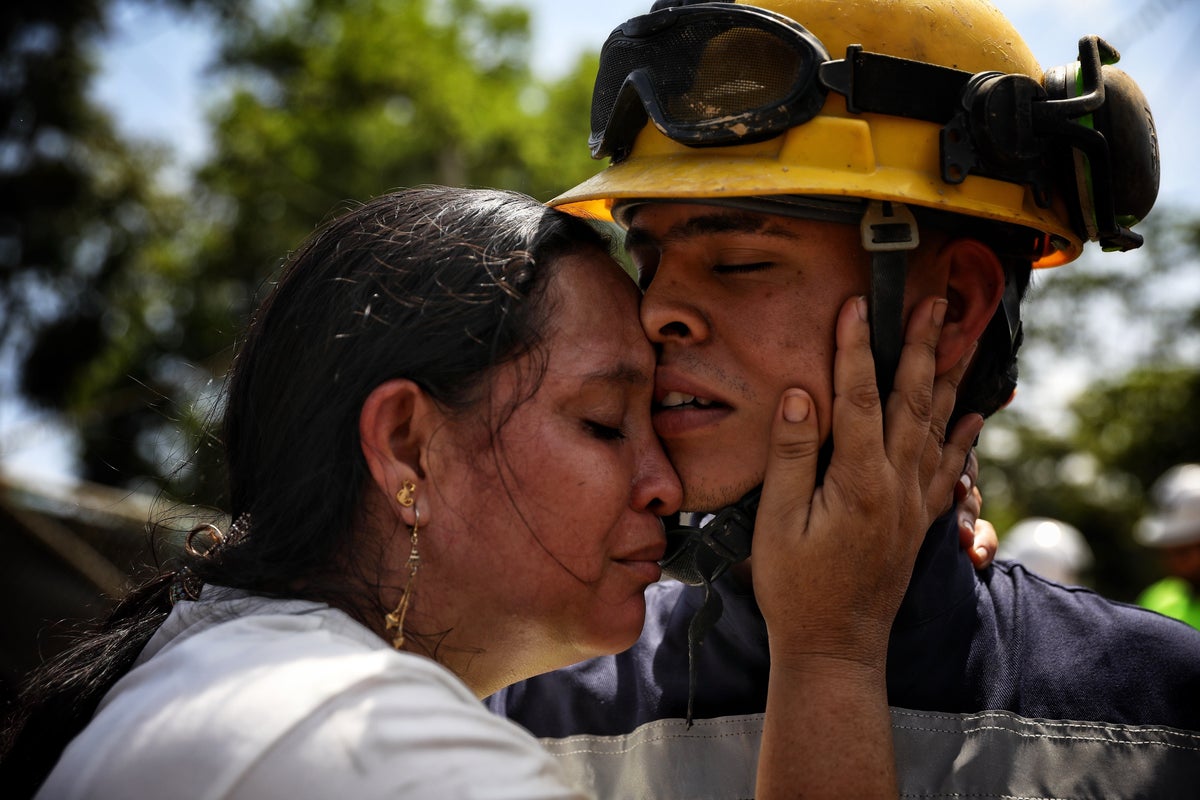 23 miners rescued after nearly two days trapped in collapsed gold mine
