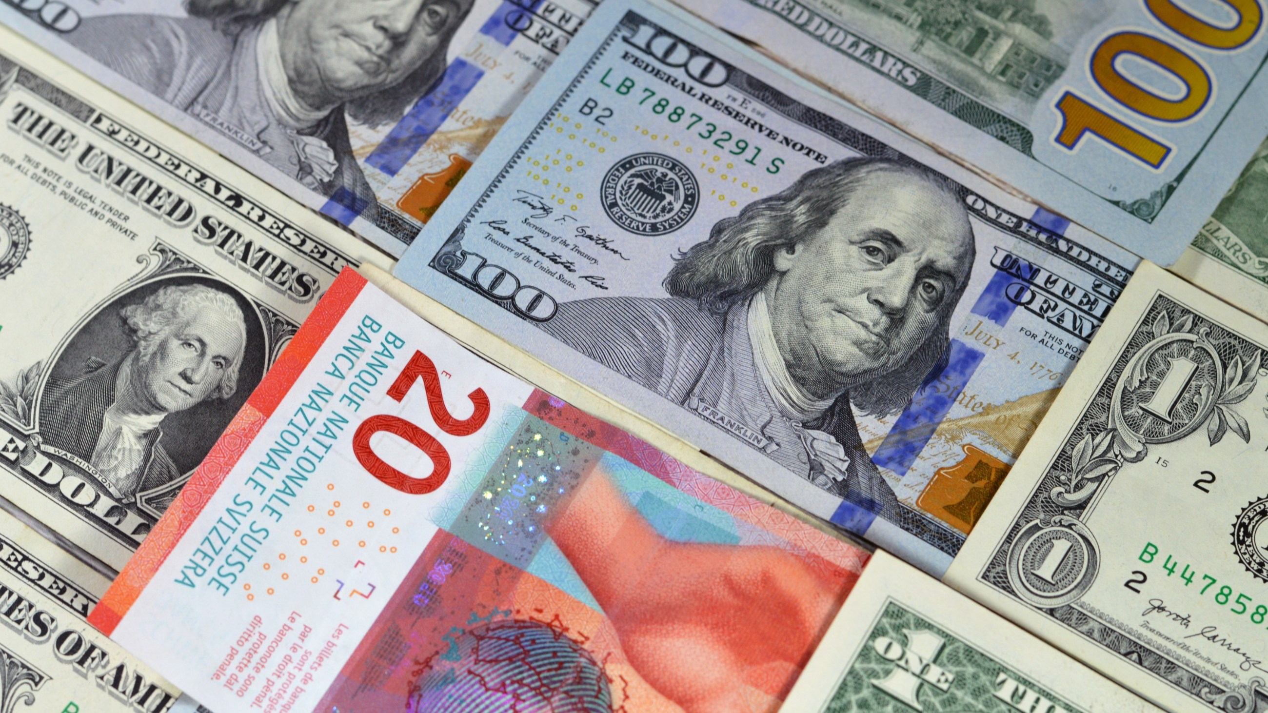 Kursy walut 12 stycznia 2026. Po ile dolar, euro, frank i funt?