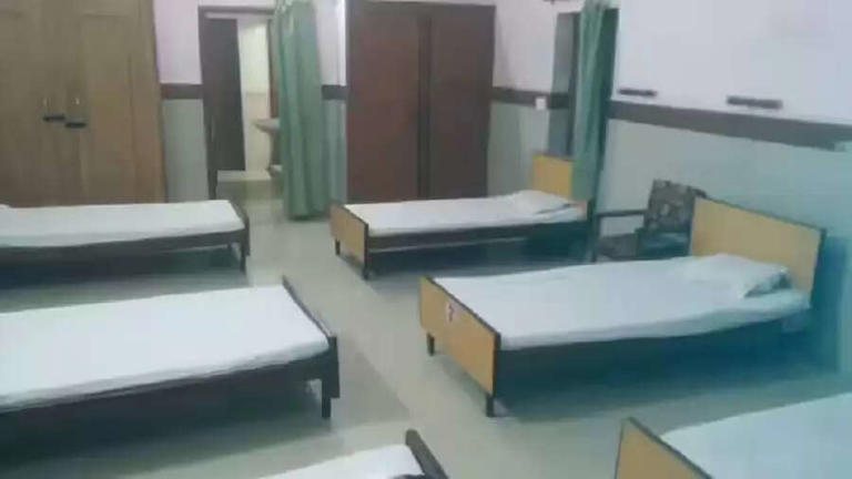 How many hours can you avail of dormitory facilities at a railway ...