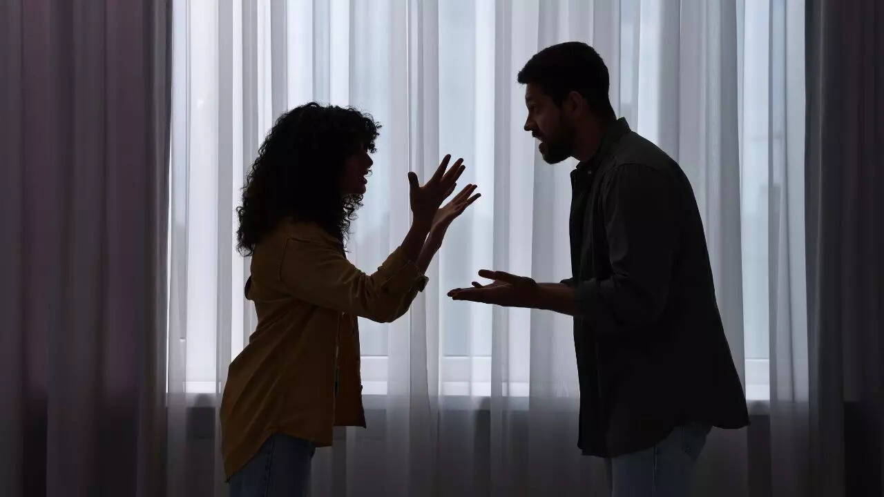 5 signs of a toxic relationship: Are you in one?