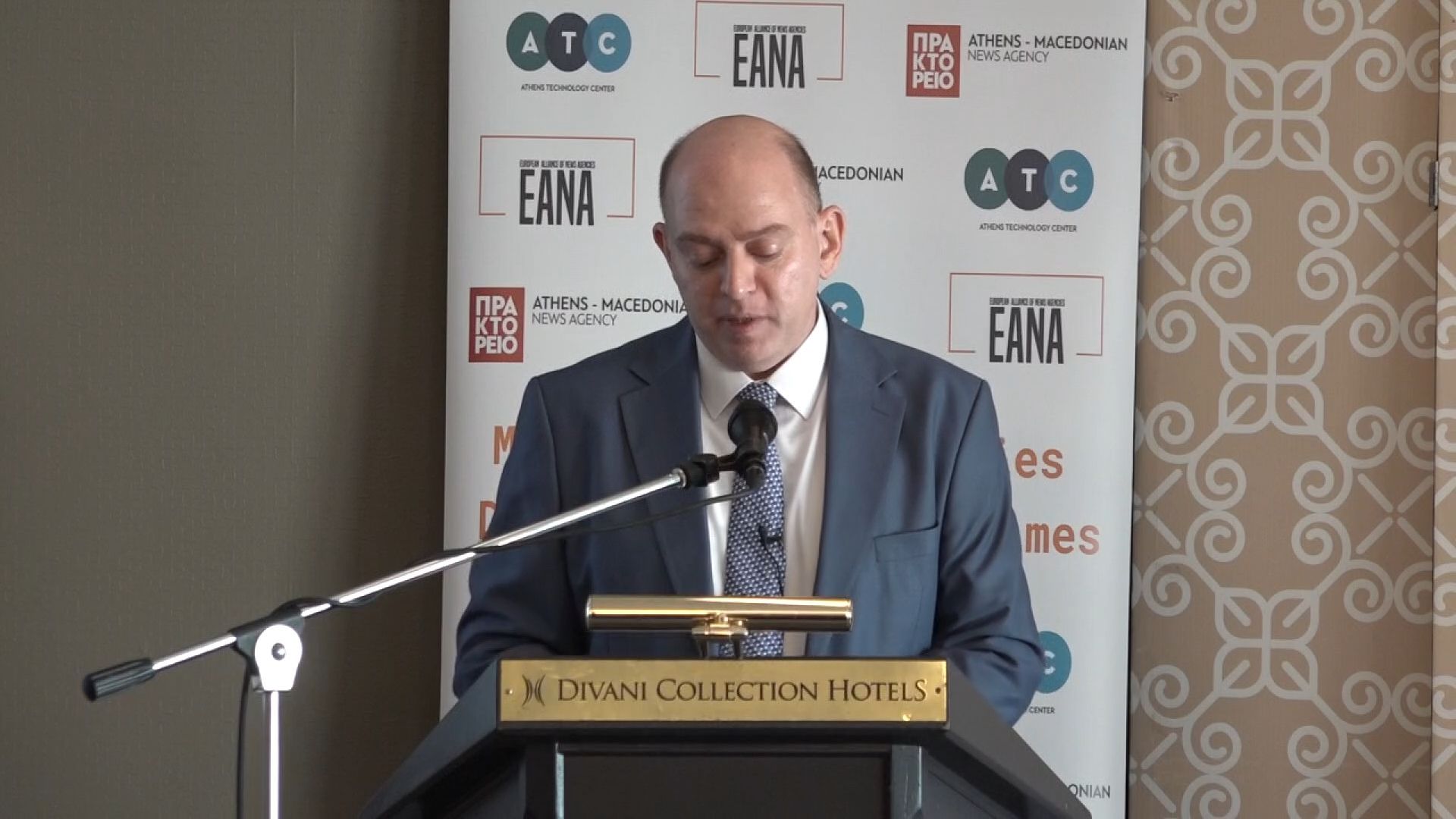 Β. Μπισμπίκης: Από την Ομόνοια με τις τρανς, στη βίλα της Φιλοθέης με ...