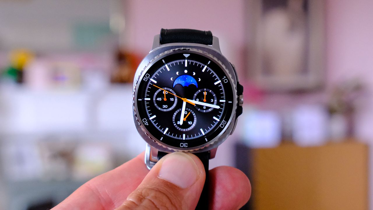 Your older Samsung Galaxy Watch can now download the One UI update early