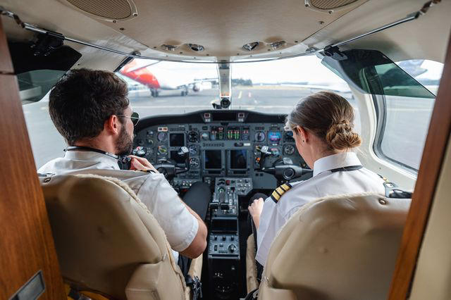 The Surprising Reason Pilots Leave the Cockpit Door Open Before Flights