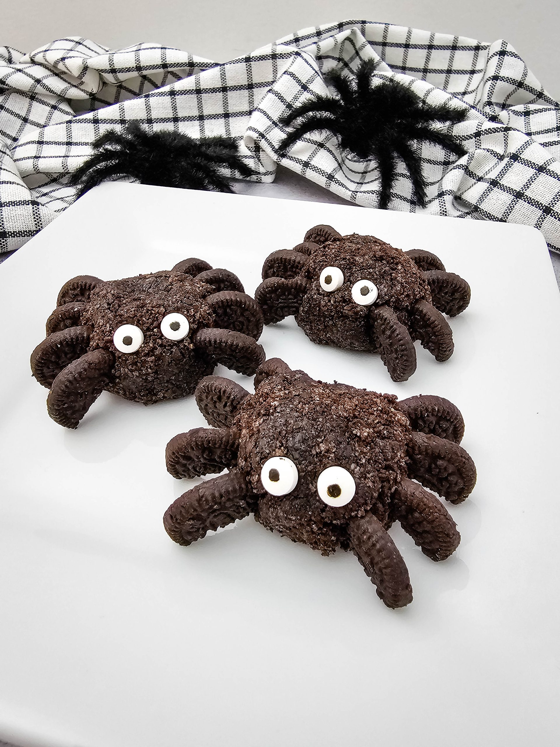 Halloween Oreo Spider Balls (Kids Love This Recipe!)