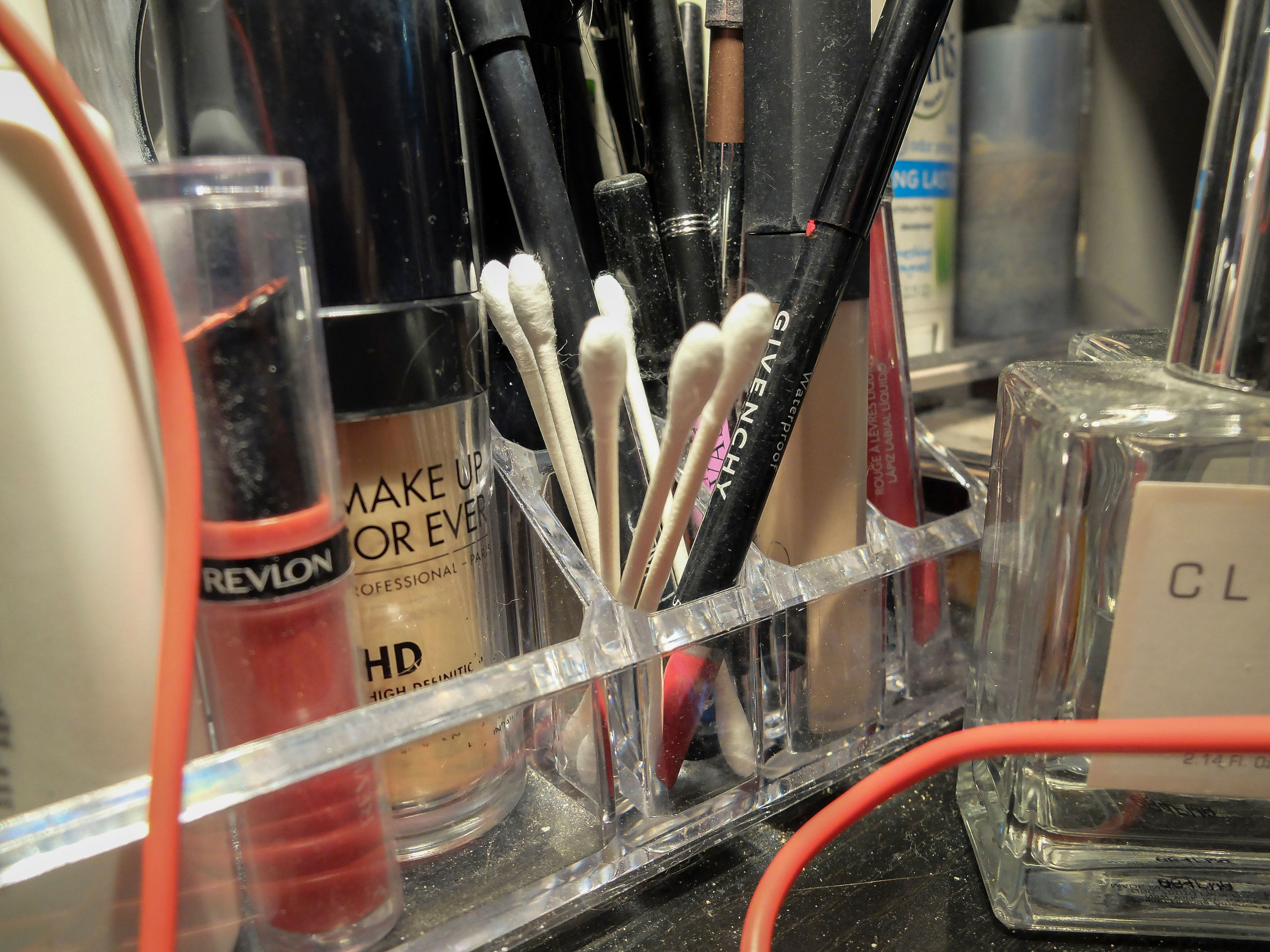 20 Things Organizing Experts Suggest You Might Not Need Anymore