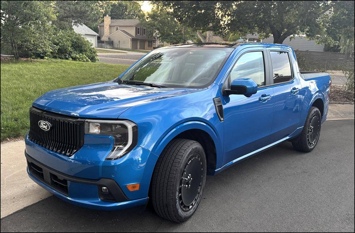 Yessir, the 2025 Ford Maverick Lobo AWD is a stylish truck!