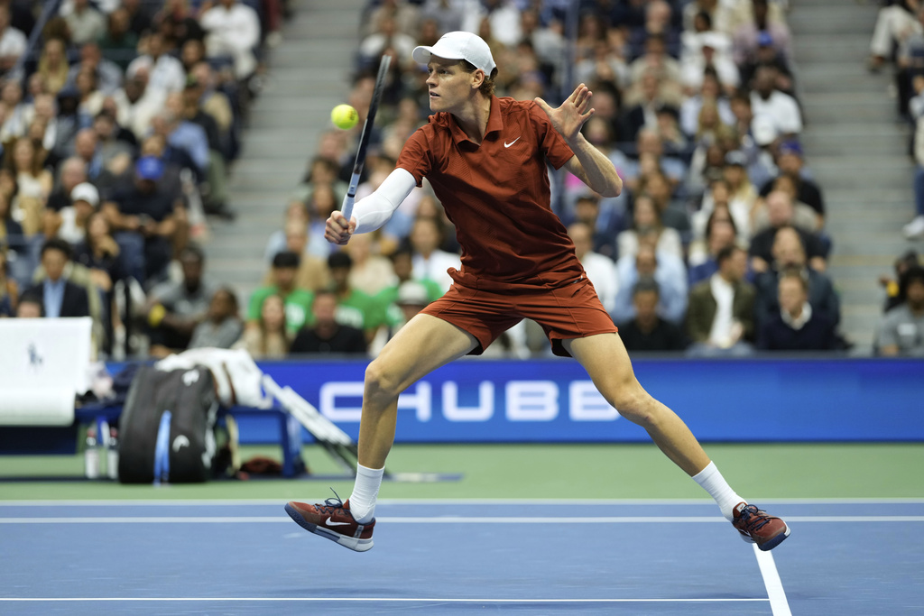 Atp Pechino 2025, Sinner batte Cilic 6-2 6-2 e vola agli ottavi