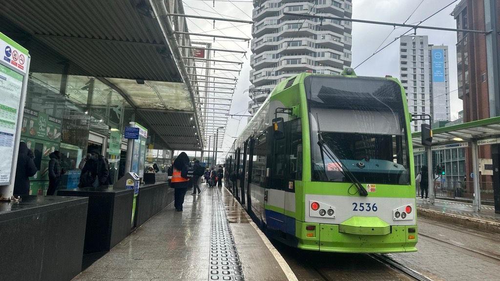 Power failure shuts down London's tram network