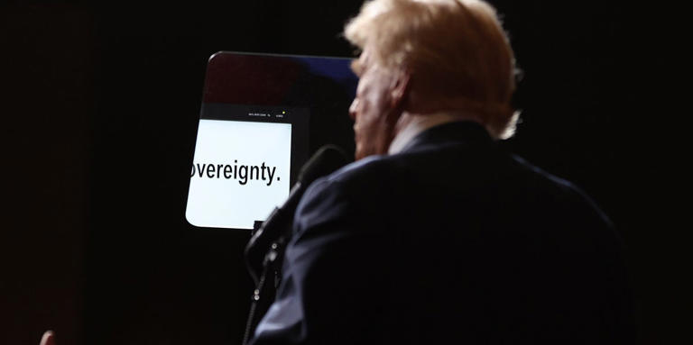 'Facts Matter': Obama Photographer Outs Trump’s Teleprompter Rage With ...