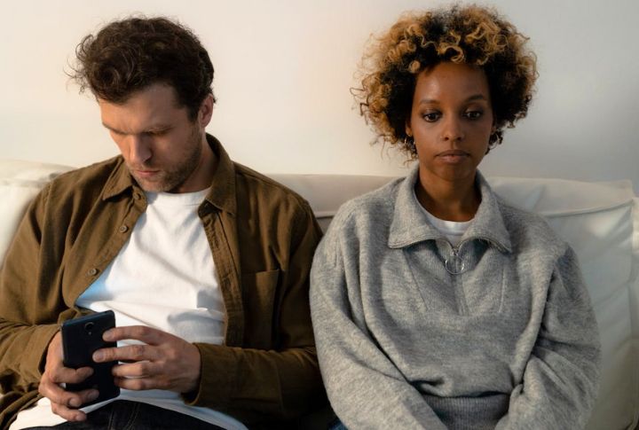 How To Spot If Someone's Losing Interest In You