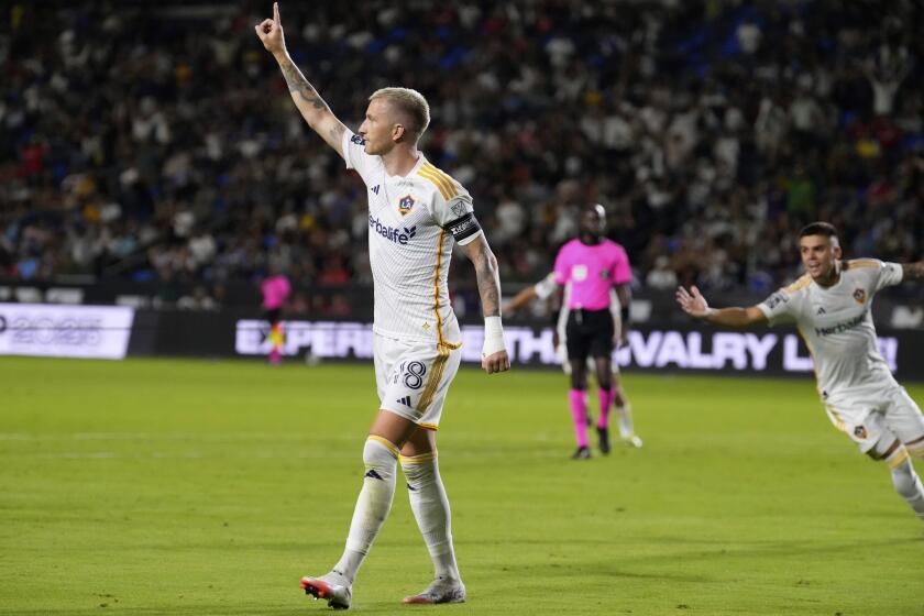Los legendarios Cobi Jones y Sinha enmarcan el LA Galaxy vs. Toluca en ...