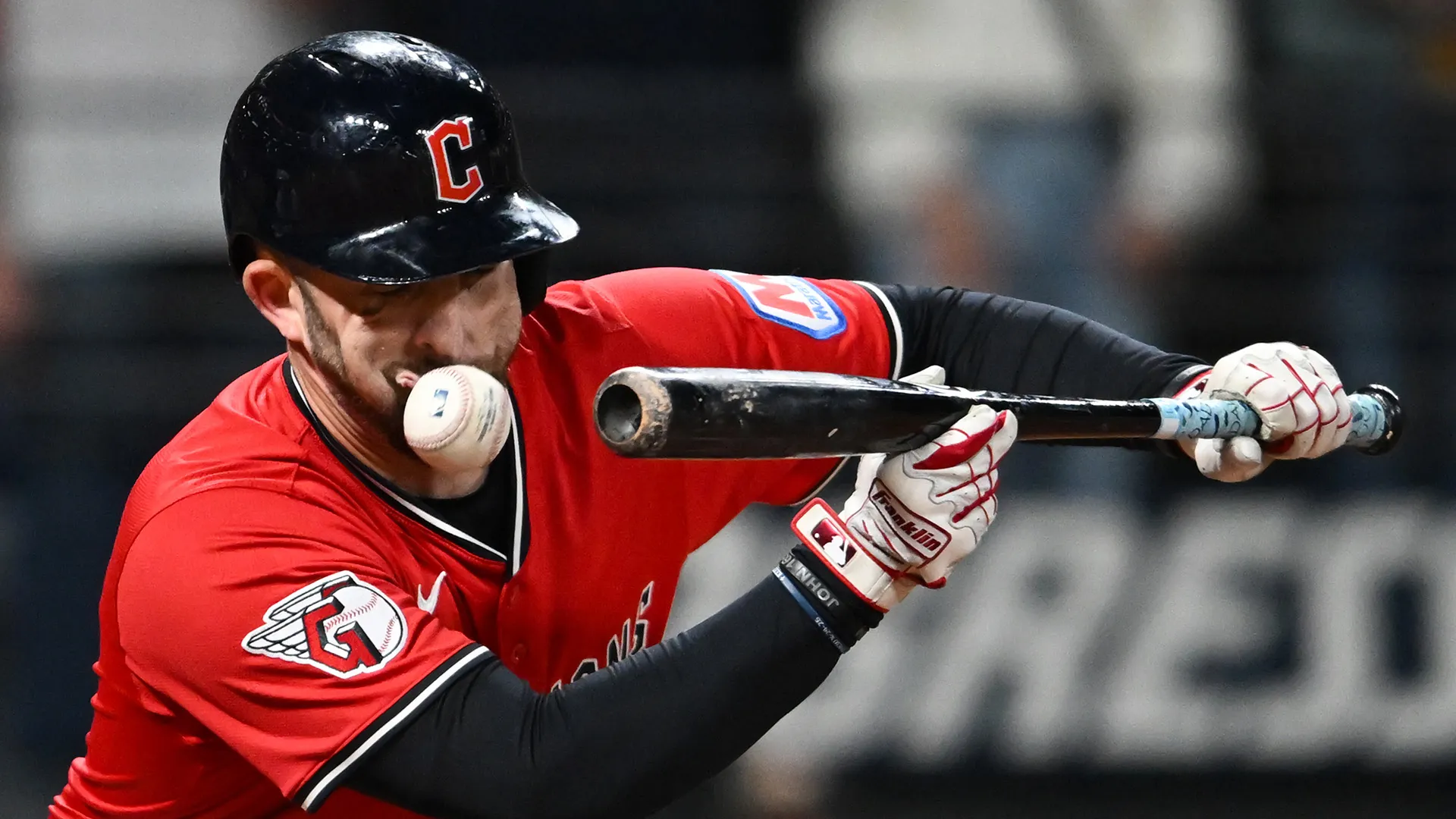 時速160キロ以上のボールが顔面を直撃：写真