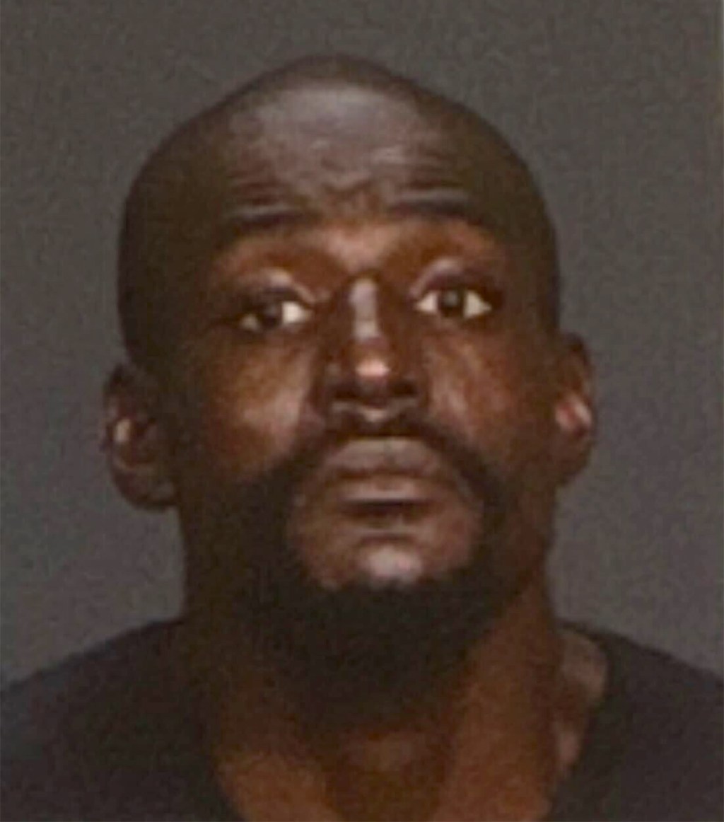 Homeless mugger shot by off-duty NYPD cop during Penn Station robbery ...