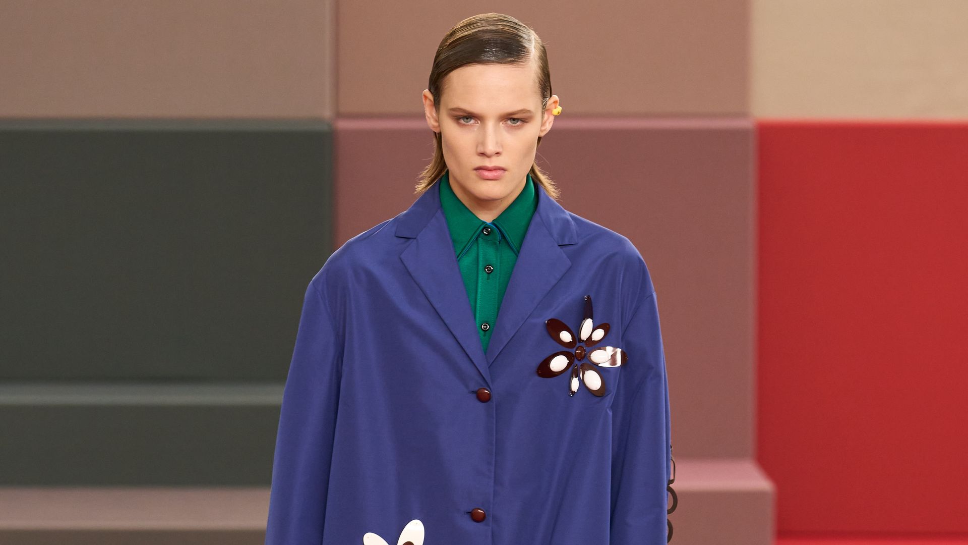 El inesperado colorido de Fendi reinventa sus complementos icónicos ...