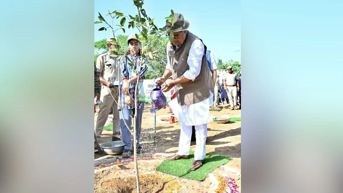 Bhupender Yadav leads ‘Ek Ped Maa Ke Naam’ campaign by planting sapling ...