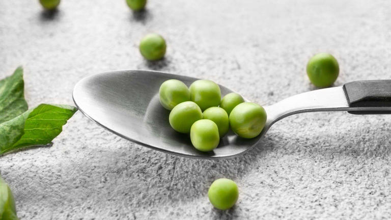 You are probably eating peas incorrectly, according to etiquette coach