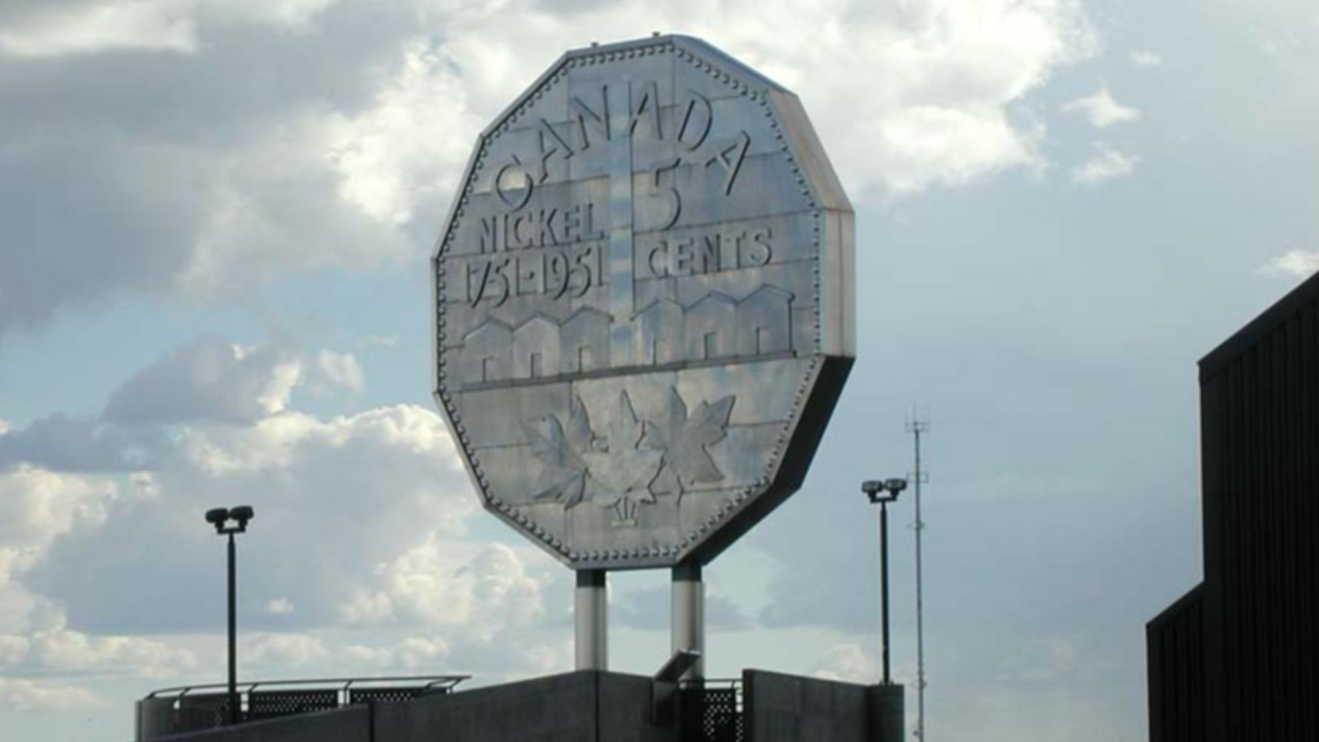 20 Canadian Roadside Attractions Worth The Pit Stop