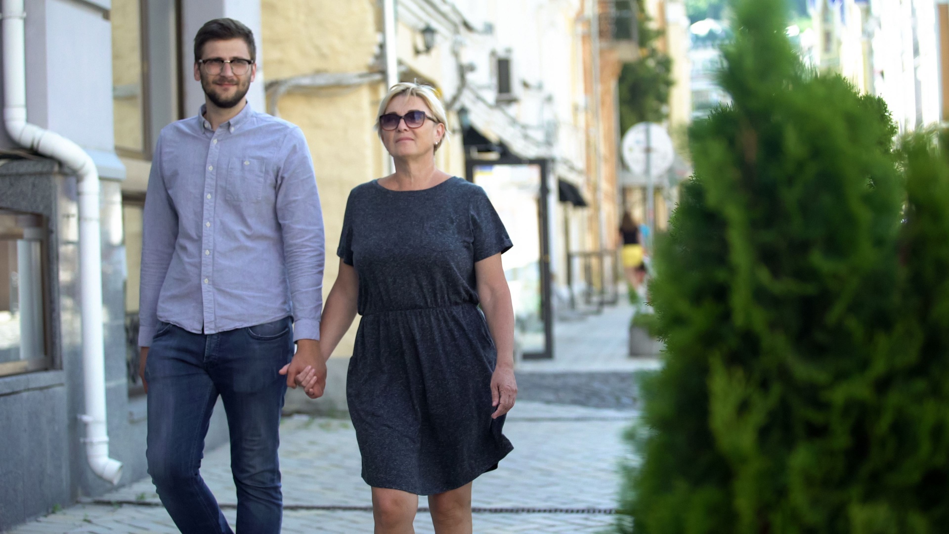 7 Common Misconceptions About Dating An Older Woman