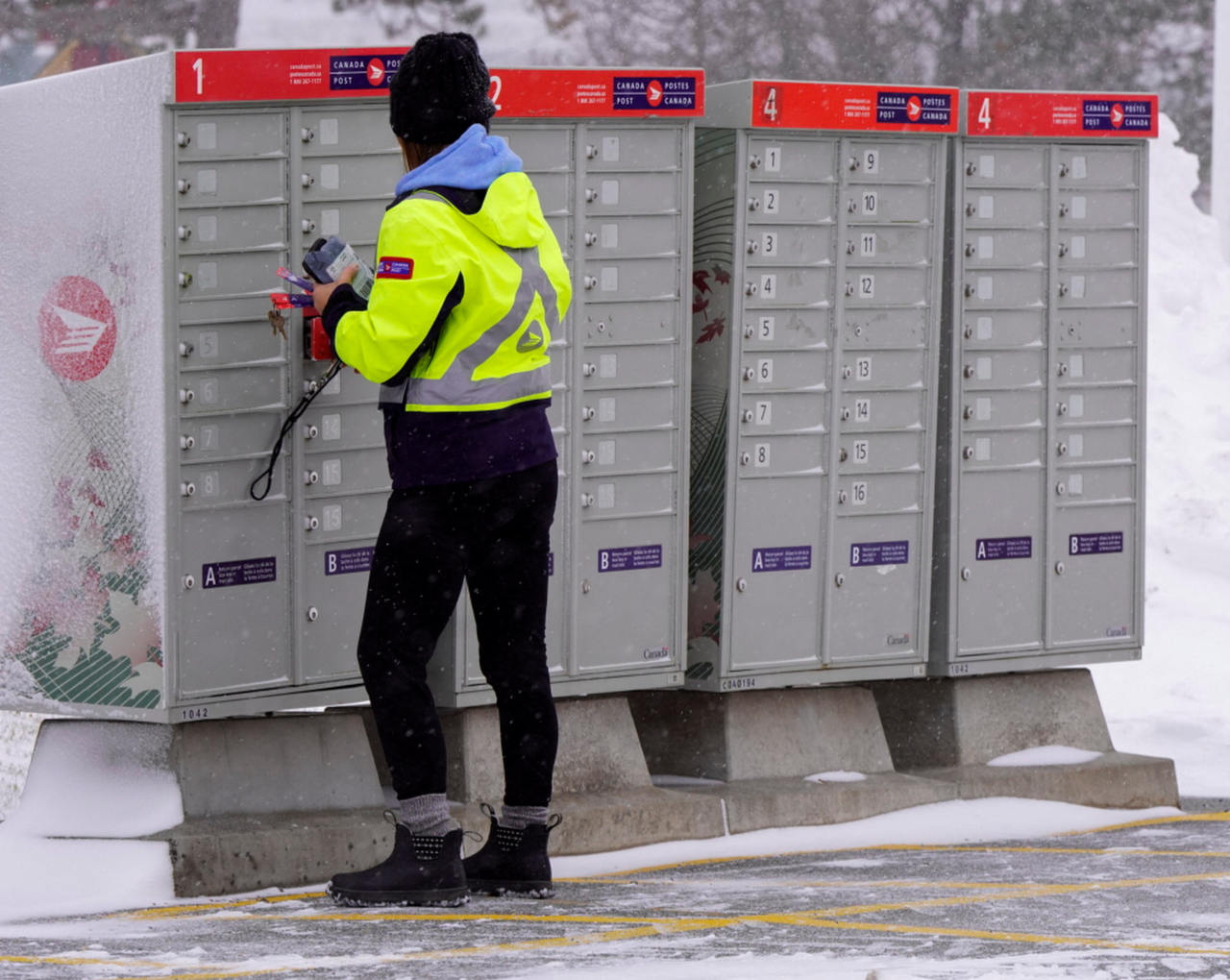 Canada Orders Revamp at Postal Service, Sparking Sudden Strike by Workers