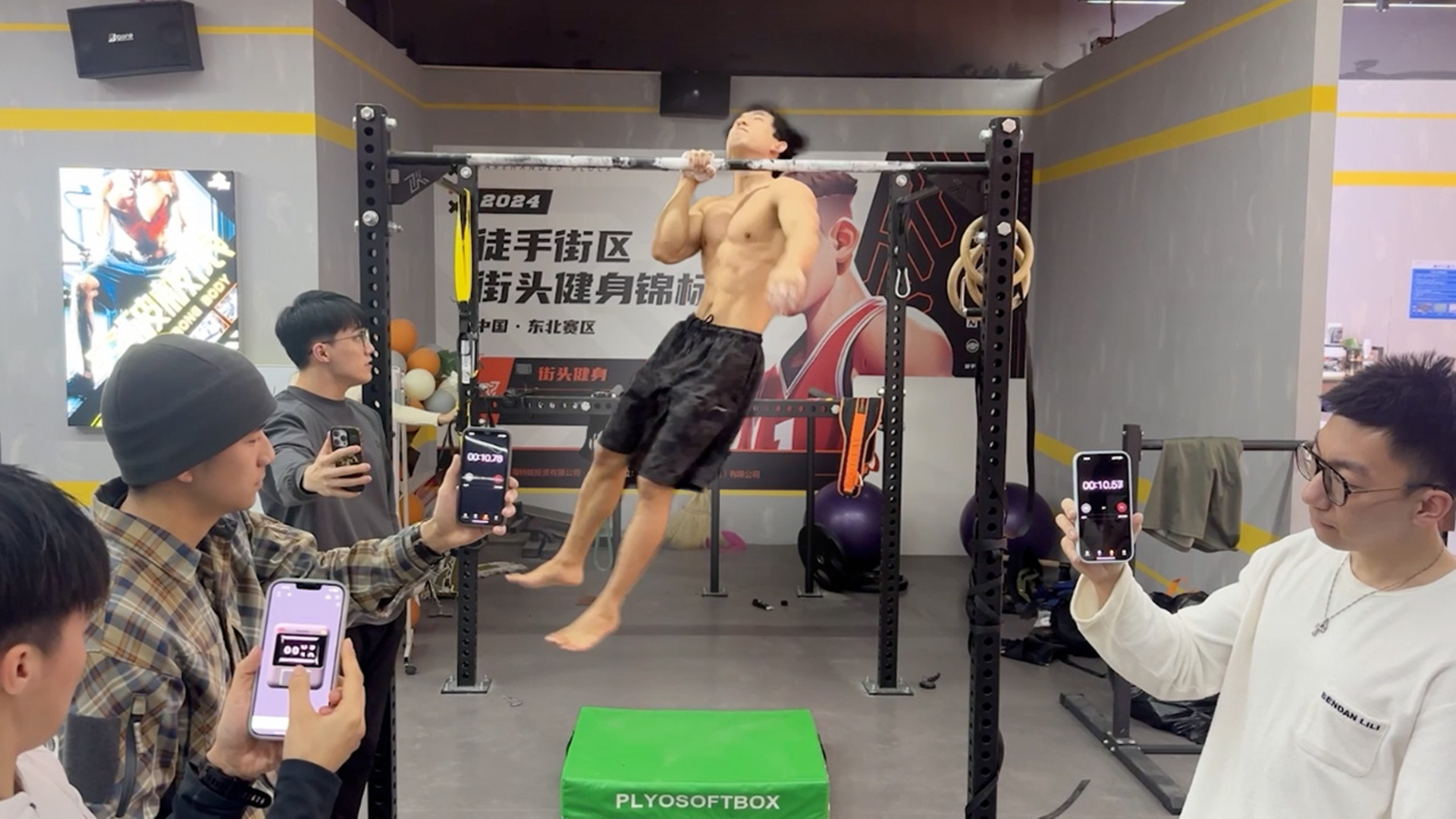 Most one armed pull ups in one minute (male) - 35 by Li Zechuan