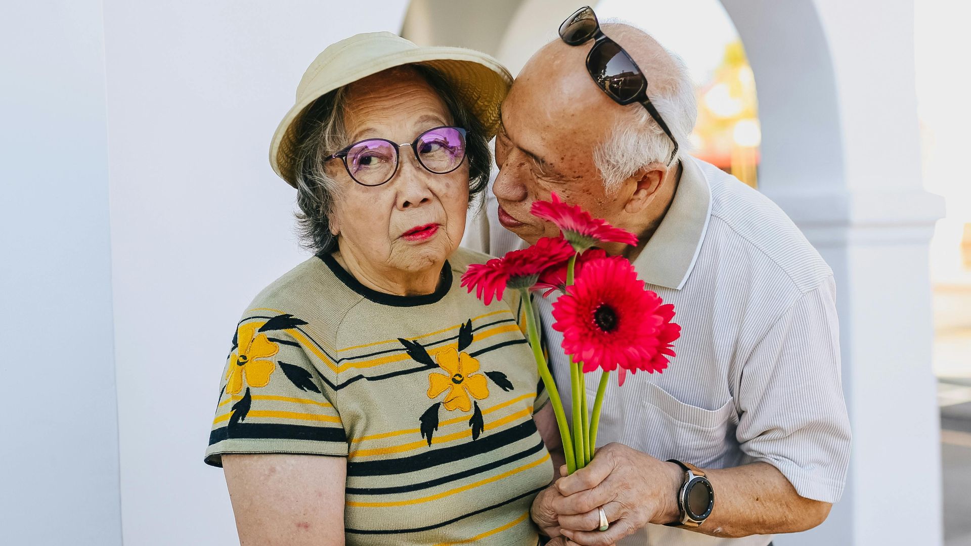 Dating After 50: 10 Red Flags to Watch Out For & 10 Must-Know Tips