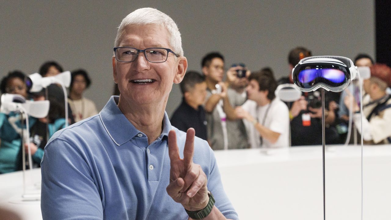 Intel has reportedly approached Apple for an investment, after CEO Tim ...