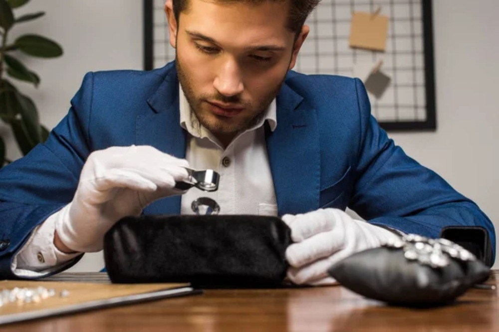 Signs Your Old Jewelry is Worth Appraising