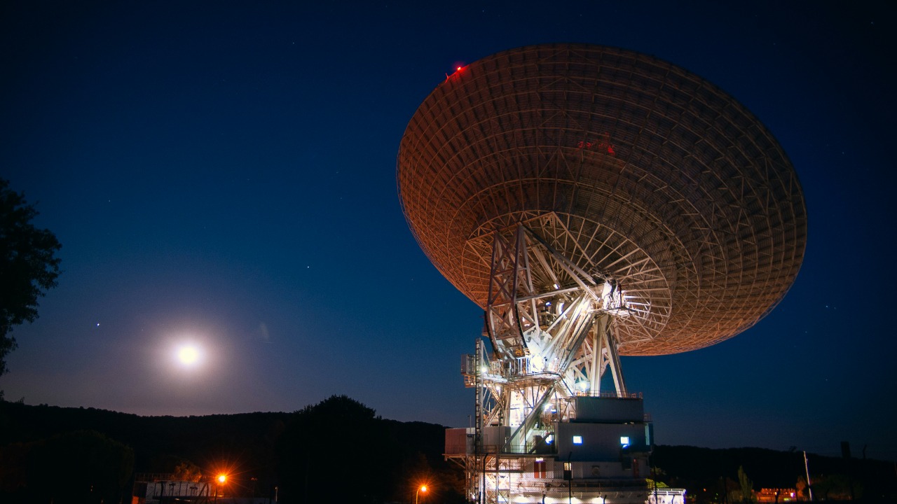 Astronomers record perfect geometric signal from deep space