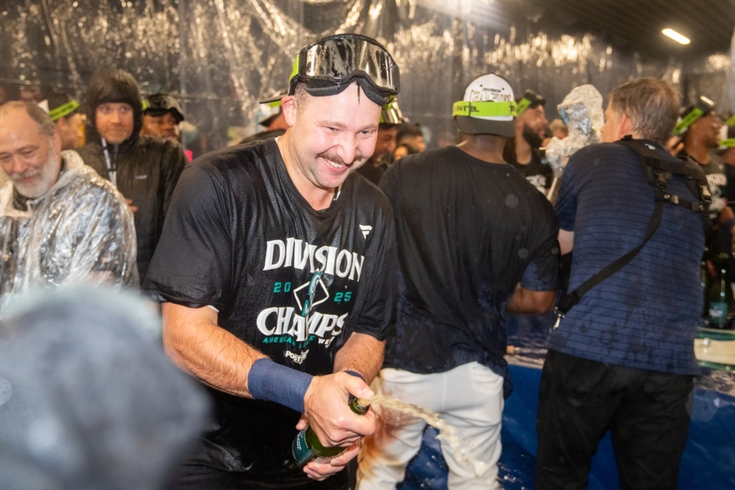 Cal Raleigh, Mariners seek to continue playoff surge in finale vs. Rockies