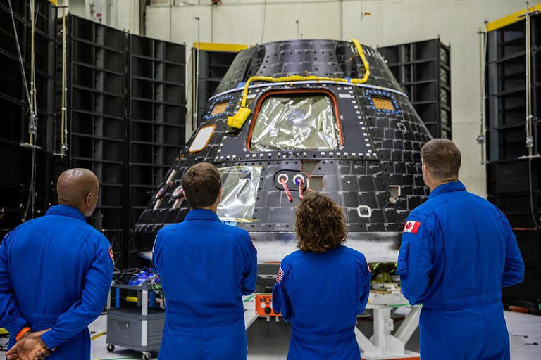 NASA unveils date range for 1st crewed Artemis moon mission. Here's ...