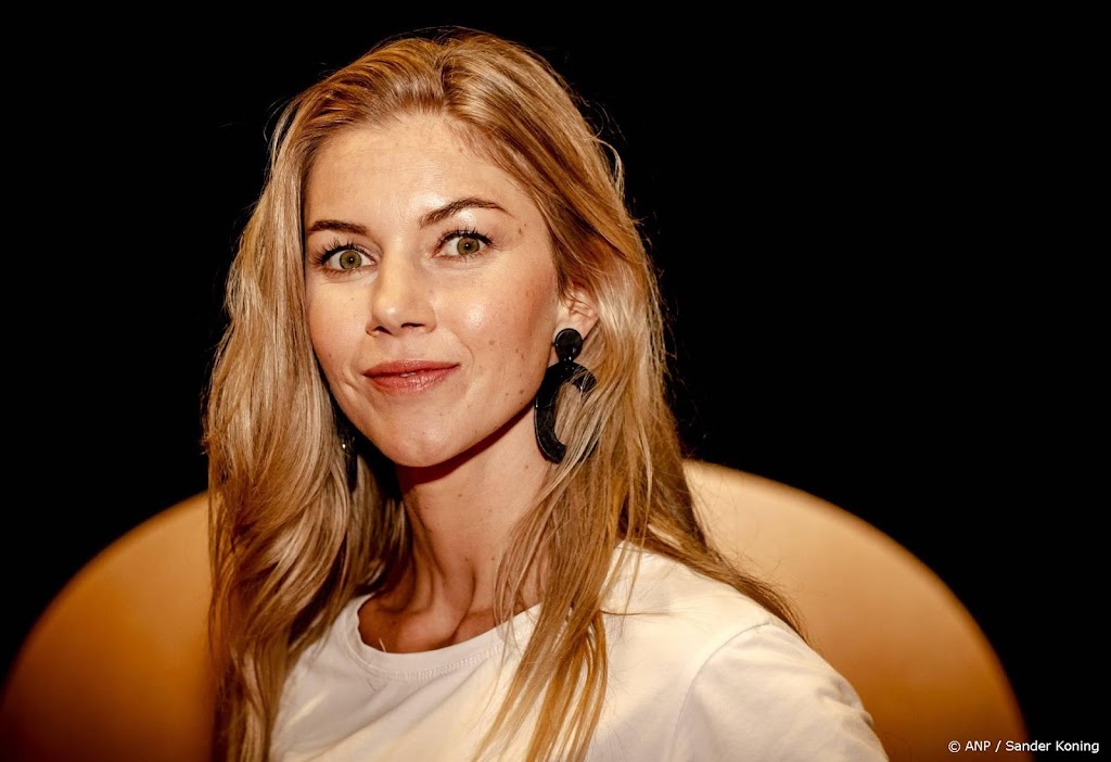 Oud-voetbalster Anouk Hoogendijk gaat trouwen