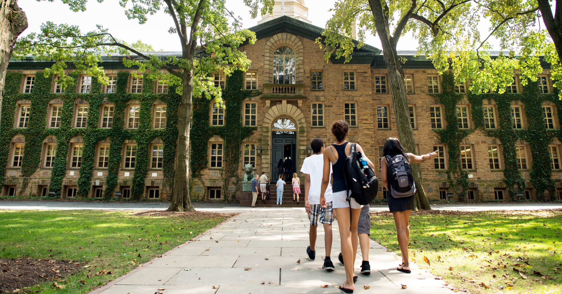 How much it costs to attend the top 10 colleges in the U.S.—No. 1 has a ...
