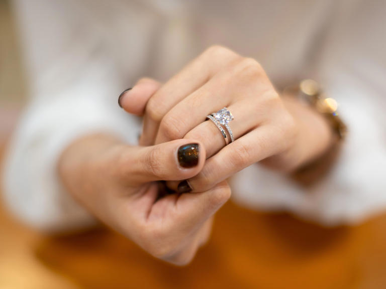 2 of the most impractical engagement ring styles, according to a ...