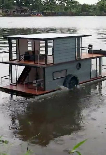 1/10 Scale RC Houseboat Project