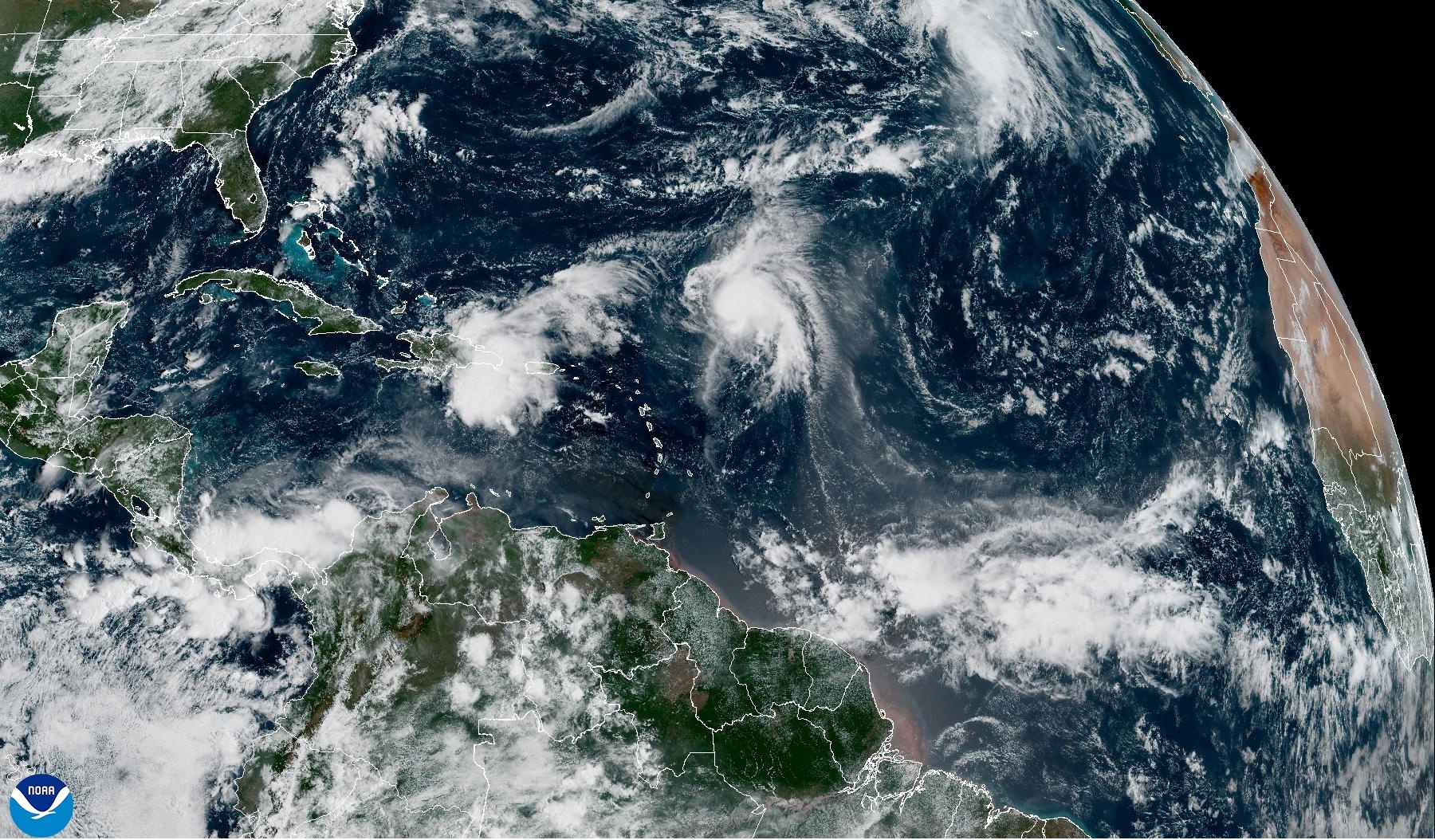 La tormenta Humberto se fortalece en el Atlántico mientras el huracán Gabrielle decrece