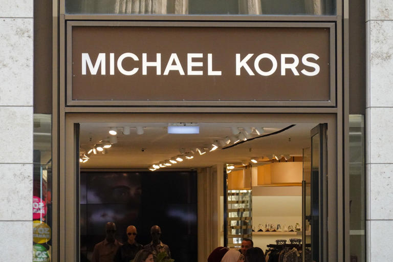 Michael Kors Outlet Has a 'Sturdy and Stylish' $348 Tote Bag on Sale for Only $69