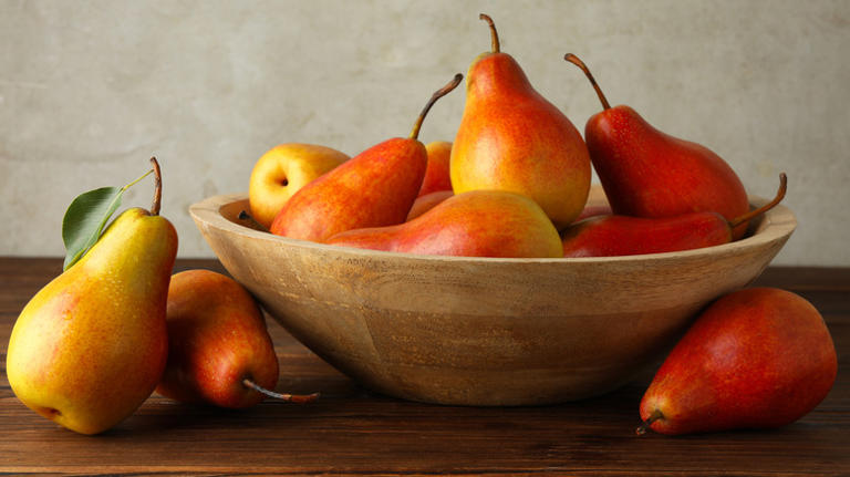 The Easy Way To Test If The Pears On Your Tree Are Ripe & Ready To Pick