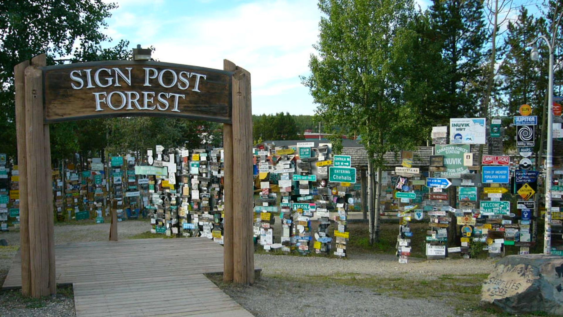 20 Canadian Roadside Attractions Worth The Pit Stop
