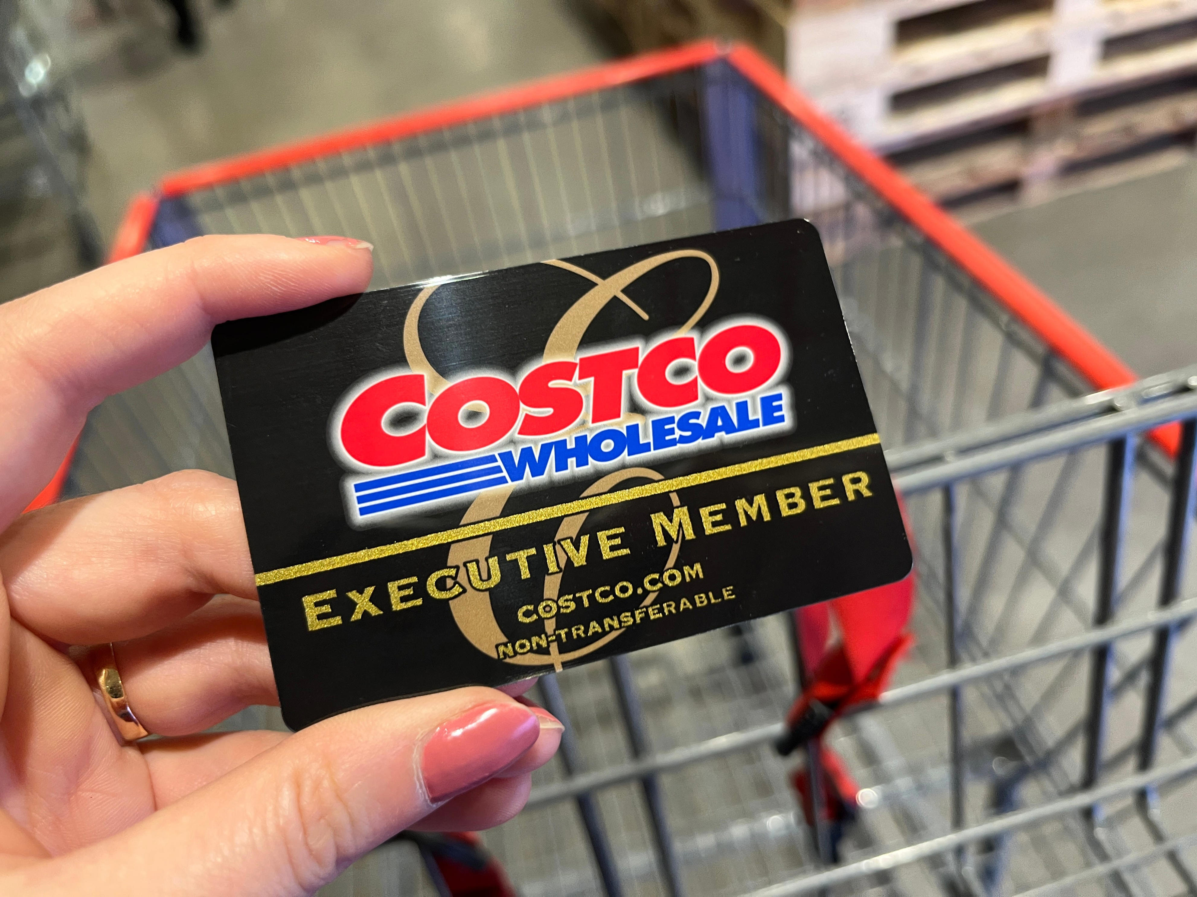 Costco says new extended hours added 1% to weekly sales