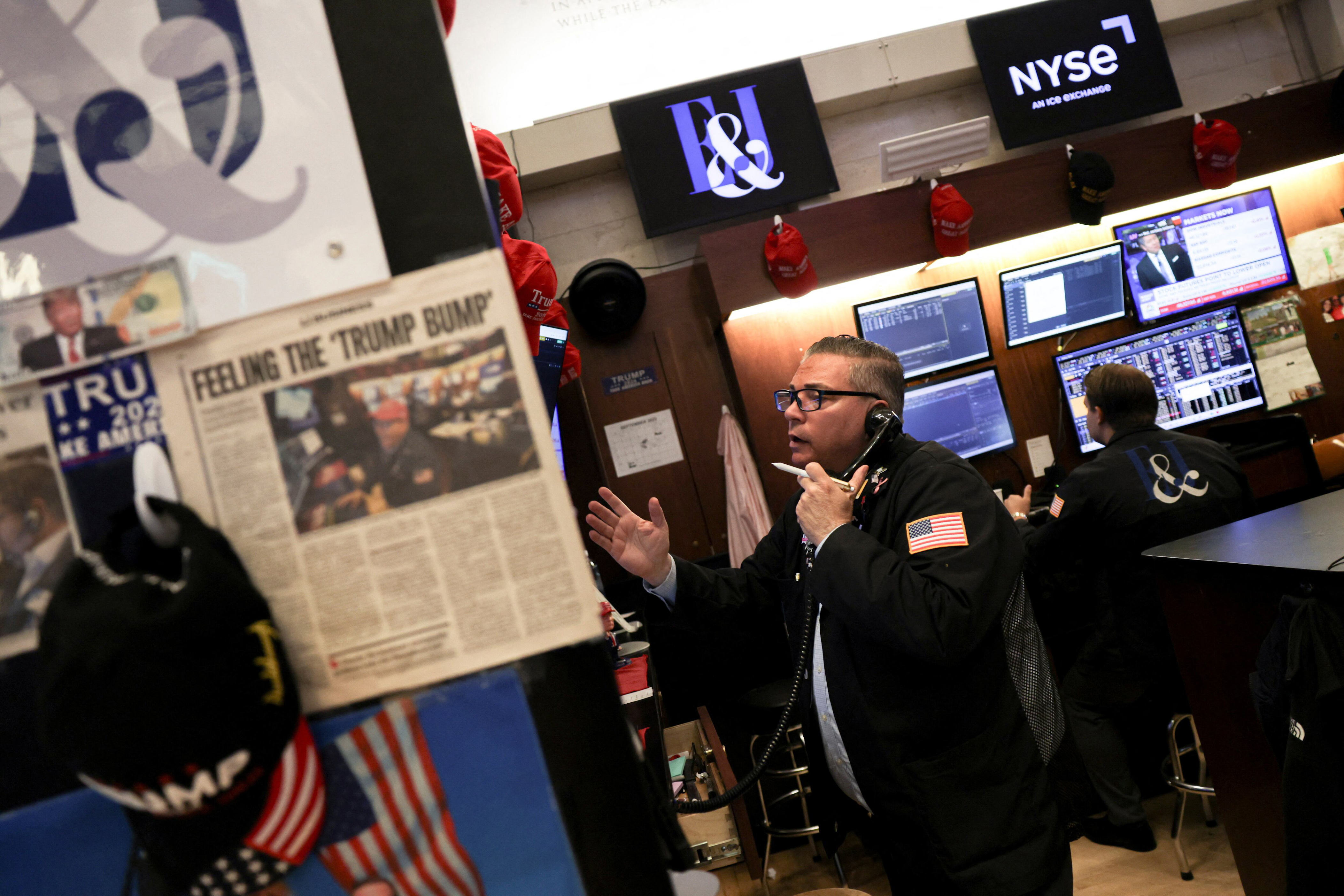 U.S. Stock Indices Fall for Third Straight Day, WSJ Notes