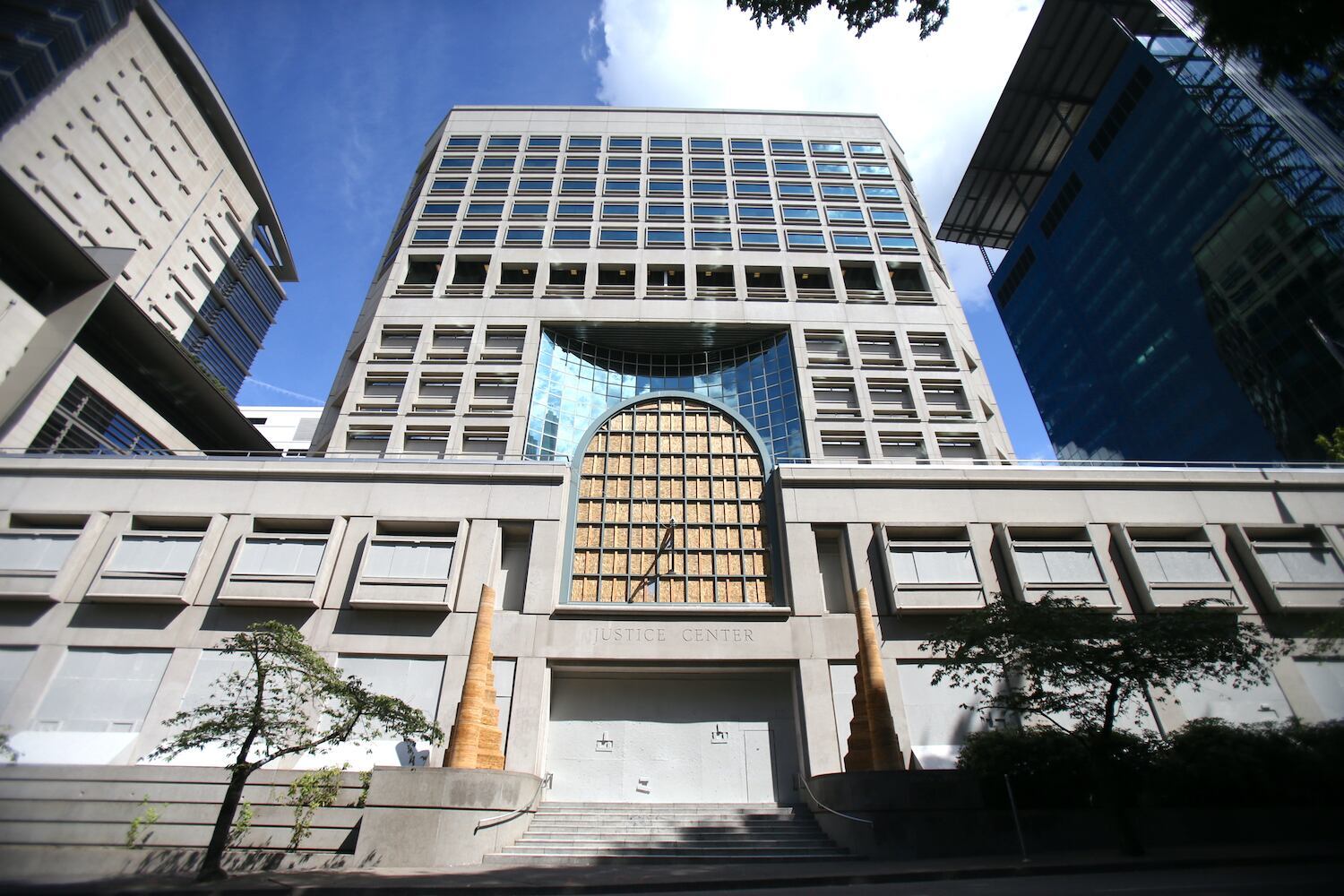 Gresham murder suspect recaptured after mistaken release from jail