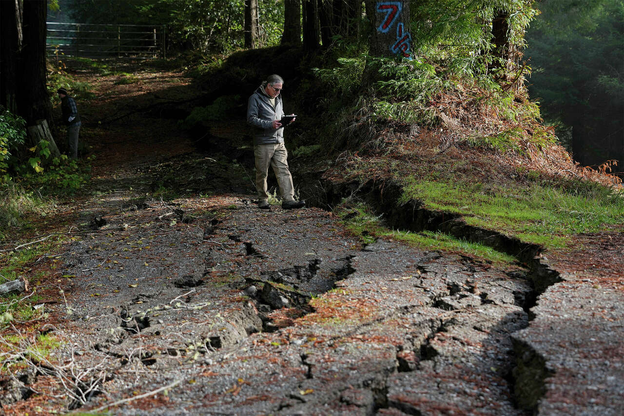 Calif. could detect massive earthquakes with internet cables. Here's how.