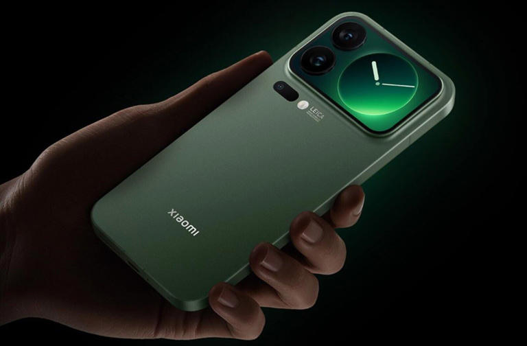 Forget the New iPhone, the Xiaomi 17 Series Has a Rear Screen and a ...