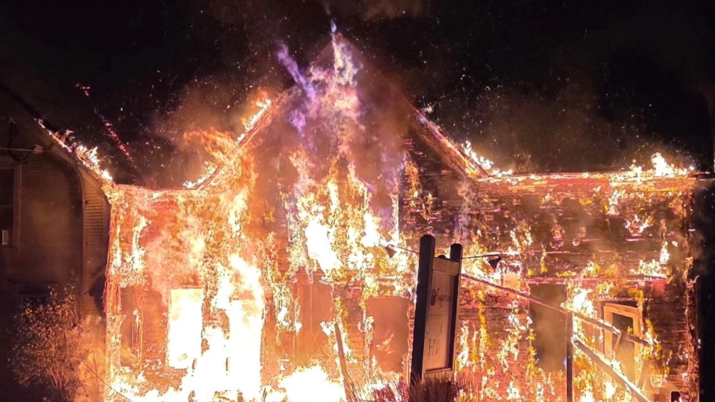 Massive fire at Vermont ski resort destroys clubhouse, pub