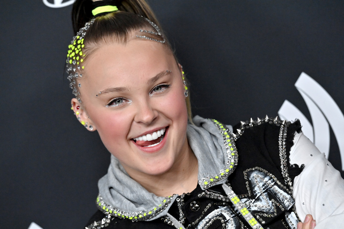 JoJo Siwa Crashes 'DWTS' Ballroom Floor in Behind the Scenes Video