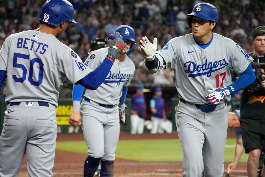 Dodgers face Reds in pursuit of back-to-back championships