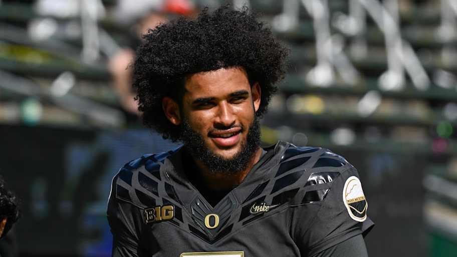 Oregon Ducks Quarterback Deemed Front Runner For Heisman Trophy